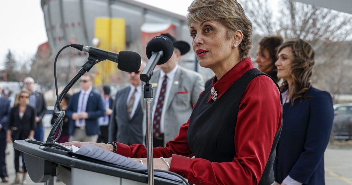National Newswatch | Calgary mayor apologizes for communication gaps…
