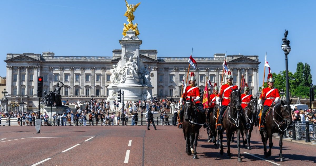 National Newswatch | Edmonton-based ceremonial mounted army troop…