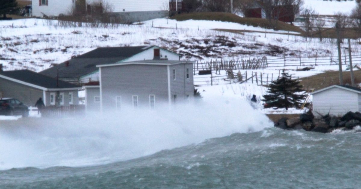 National Newswatch | Newfoundland towns end evacuation order, state…