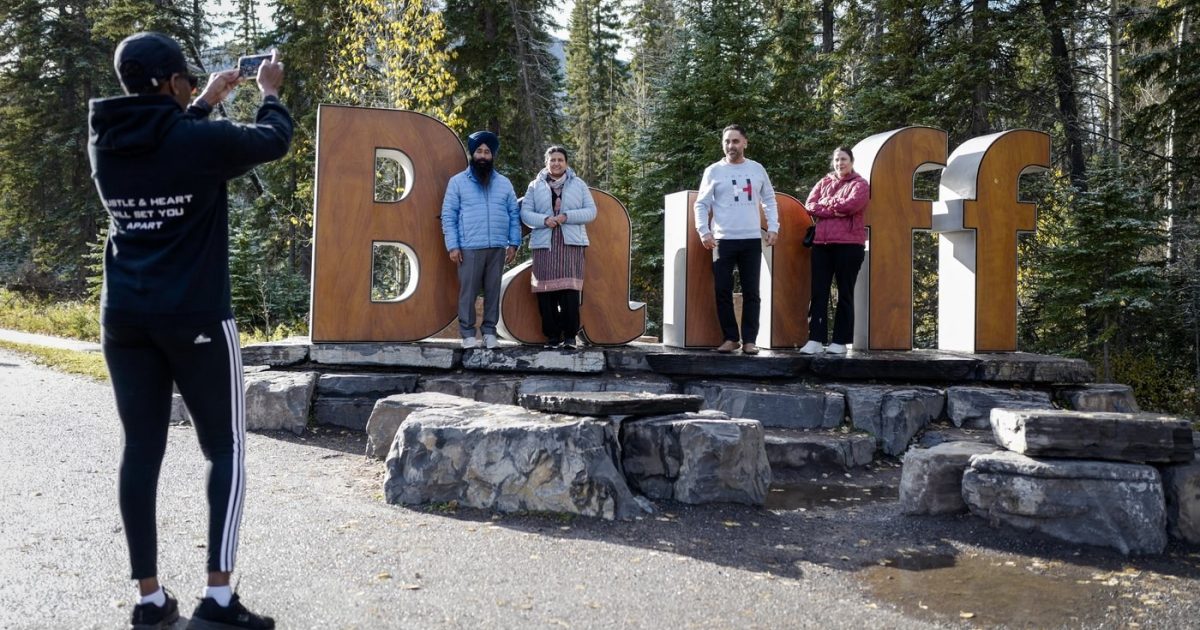 National Newswatch | 'On my bucket list': Iconic Banff sign, a…