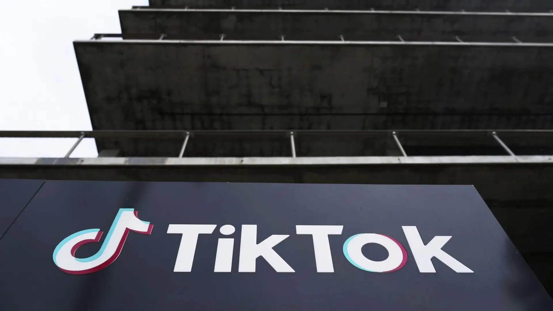 National Newswatch | Trump extends TikTok shutdown deadline again…