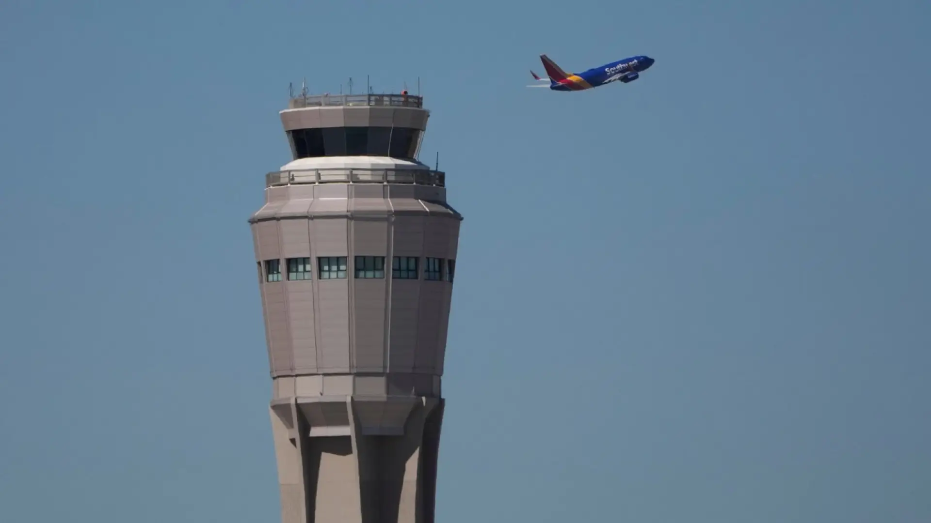 National Newswatch | Staffing shortages cause more US flight delays…